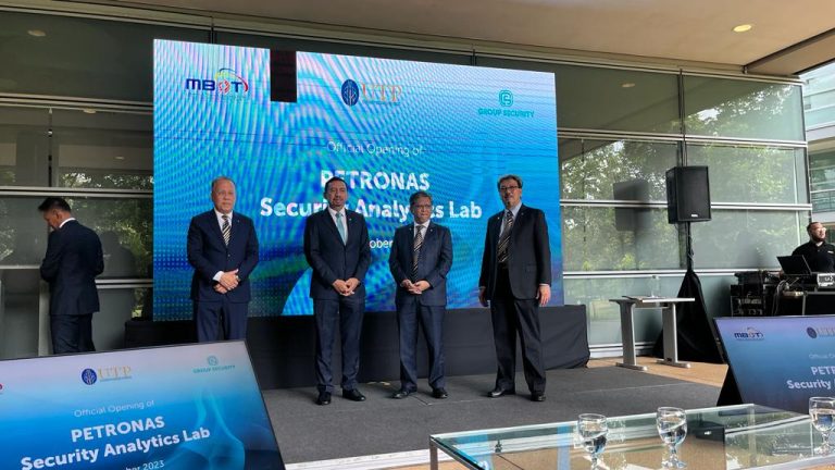PETRONAS Security Analytics Lab Officiating Ceremony & Big Data Analytics Book Launching @ UTP ...